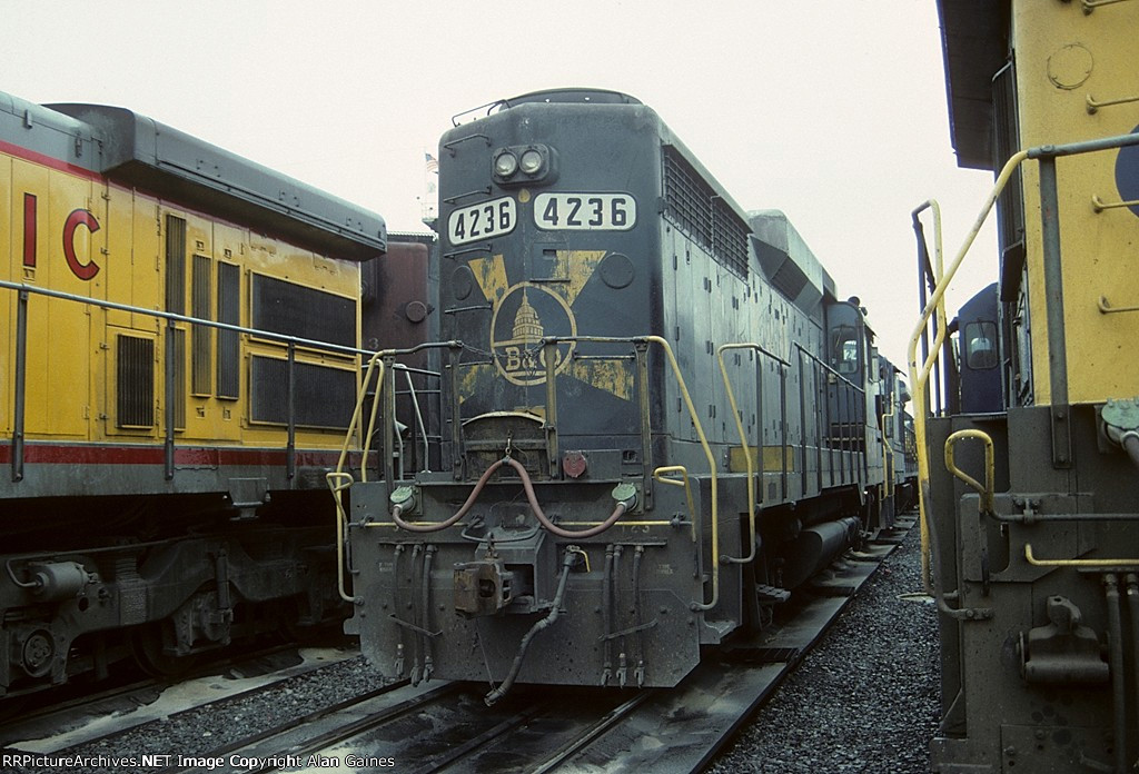 CSX GP-30 4236